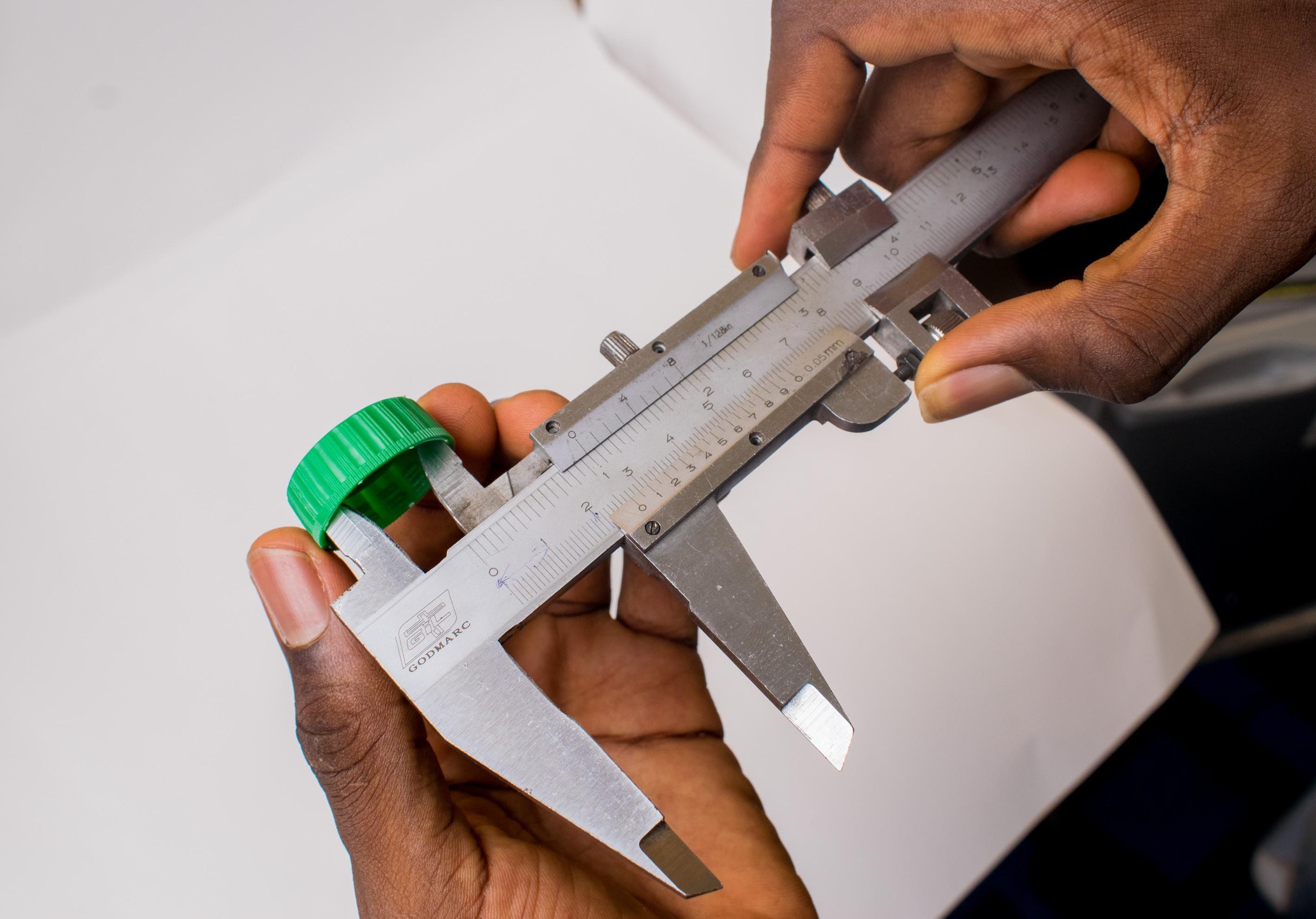 HOW TO MEASURE THE INTERNAL AND EXTERNAL DIAMETERS OF AN OBJECT WITH A ...