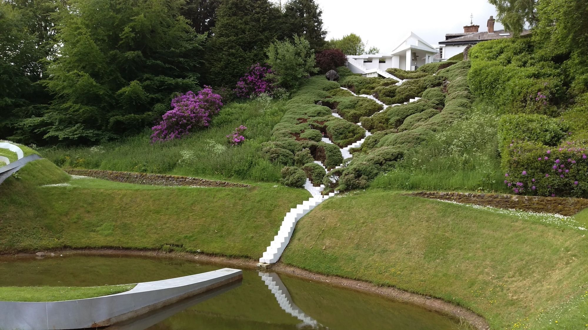 Architecture in the perspective of postmodern philosophy: a critical ...