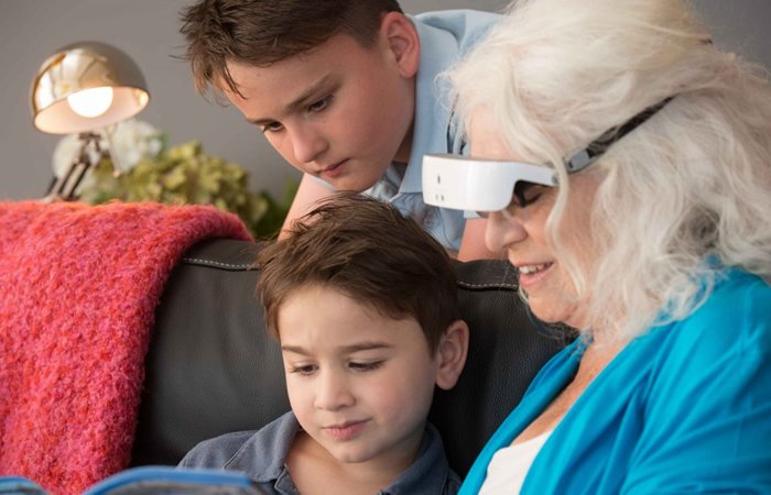 eSight 3 - Improved eye glasses for people with visual impairment ...