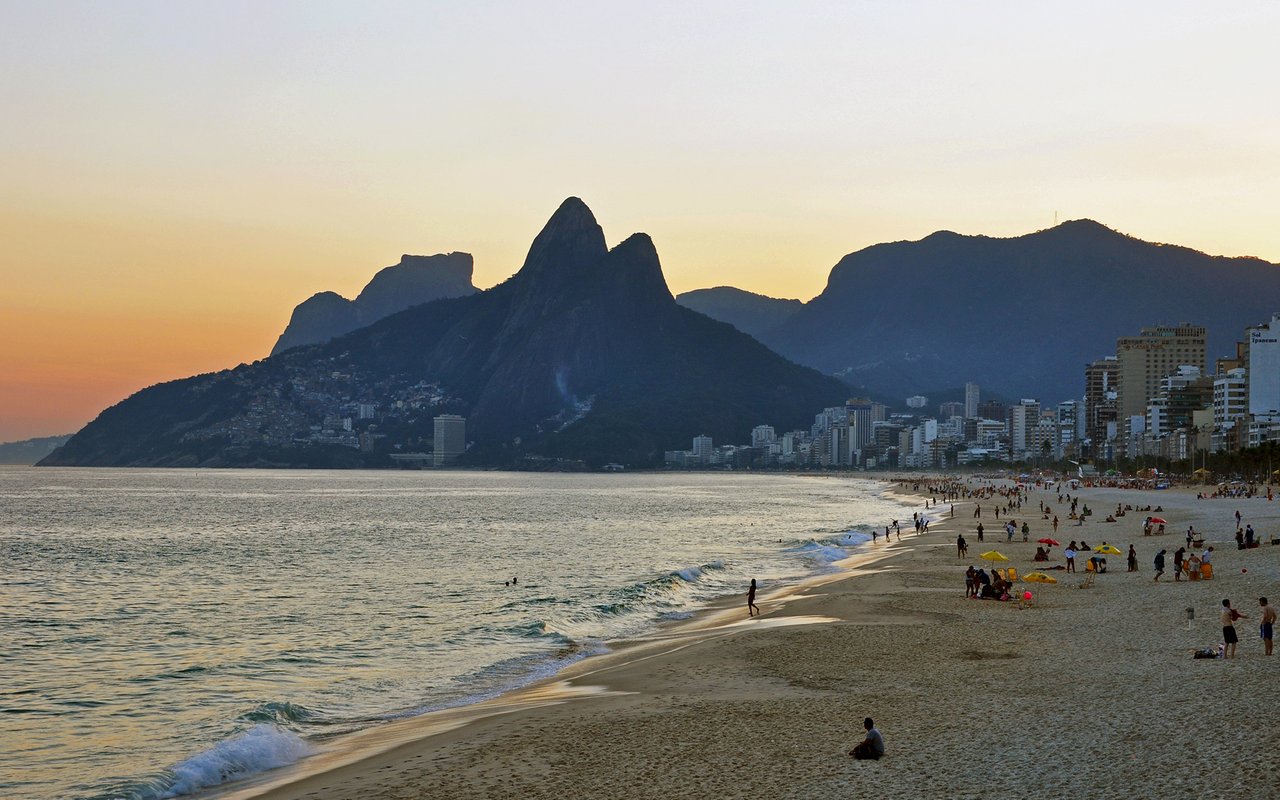 Discover the famous Ipanema Beach, one of the most beautiful beaches in Rio de Janeiro, Brazil ...