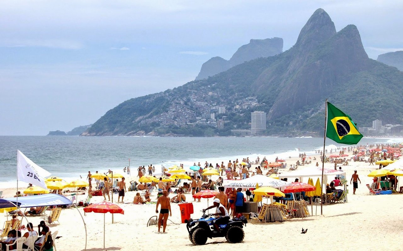 Discover the famous Ipanema Beach, one of the most beautiful beaches in Rio de Janeiro, Brazil ...