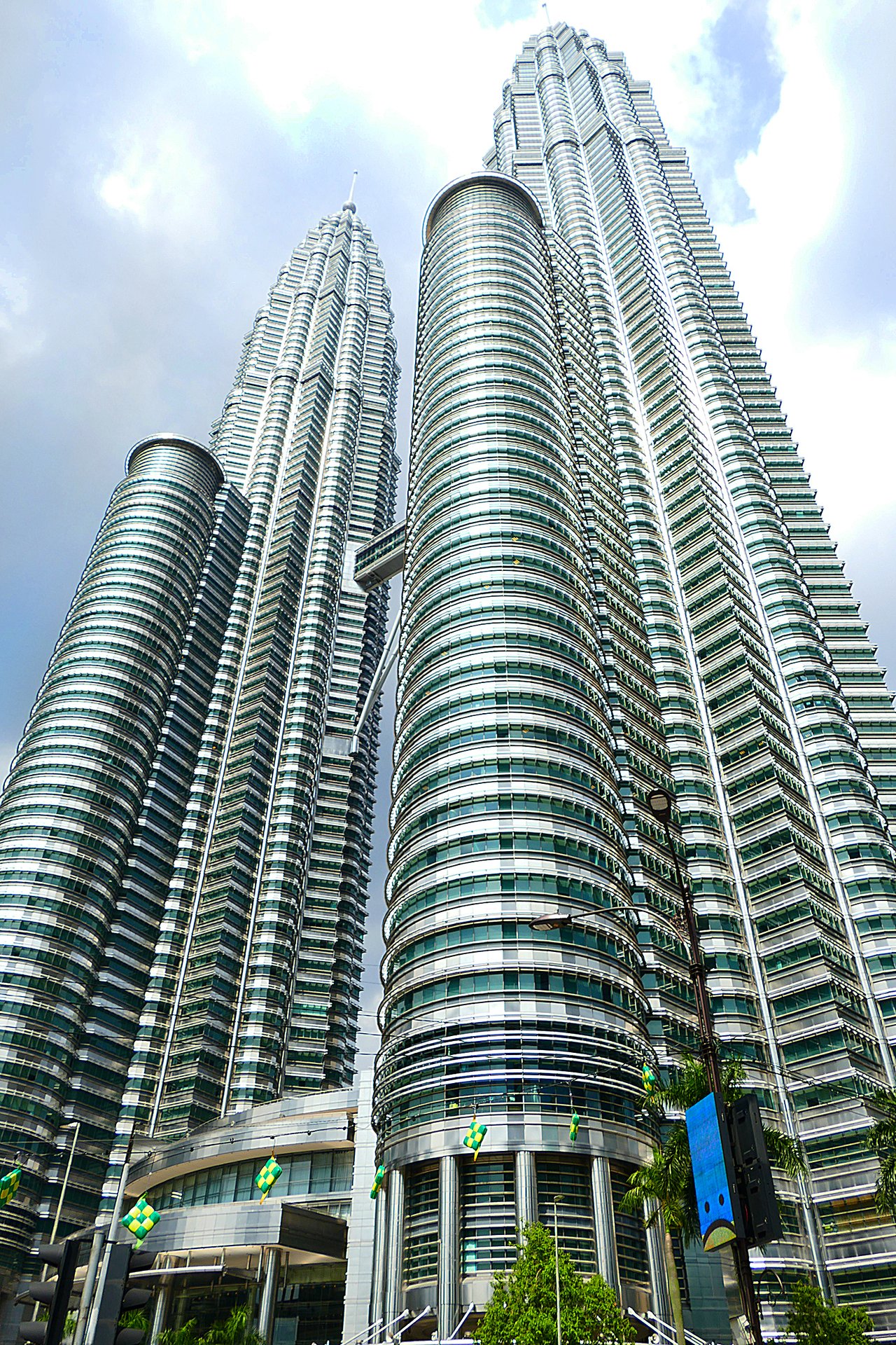 10 facts about PETRONAS TOWERS - See how they speeded up the ...
