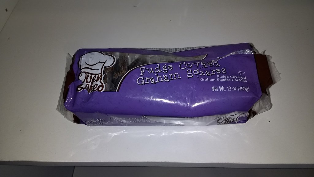 A Jeezzle Review: Oven Baked Fudge Covered Graham Squares. — Steemit