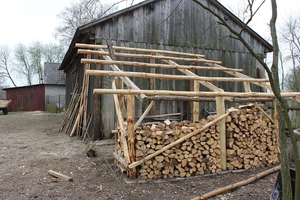 Building a woodshed with roundwood. — Steemit