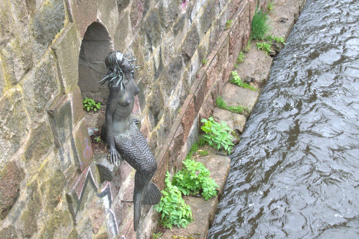 Funny monuments in Vilnius — Steemit