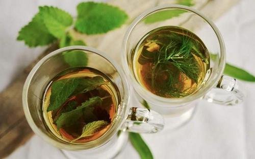 A basic guide to heal with herbal tea.