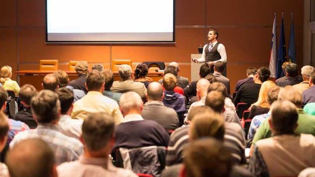 Do You Pace Back and Forth (a Lot) During Your Presentations? — Steemit