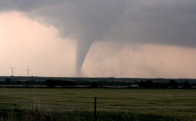 The viral and awesome image that shows how a tornado evolves in real ...