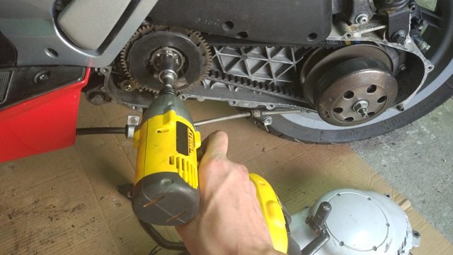 Tutorial: How to change Scooter variator - Scooter tuning - powered by ...