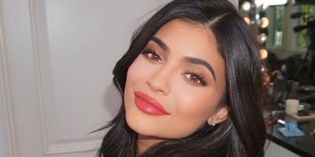 Kelly Jenner's Instagram, Twitter & Facebook on IDCrawl