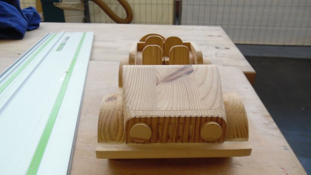 zweiter Teil des kleinen Auto Projekts (Holzauto) / second part of the ...
