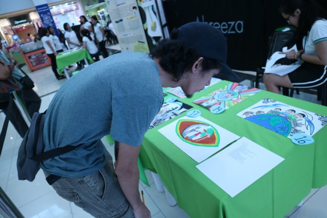 🥇Judging A Poster Makin Contest — Steemit